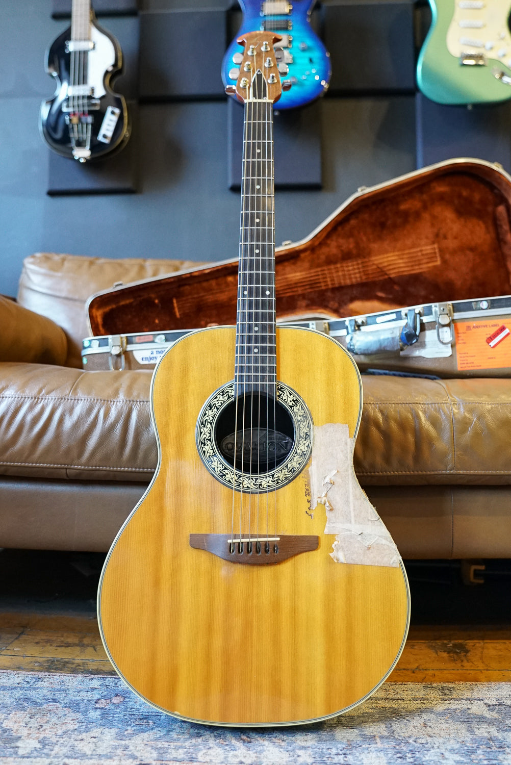 Pre-Owned Ovation 1111-4 Balladeer Acoustic Guitar w/ Original Hard Ca